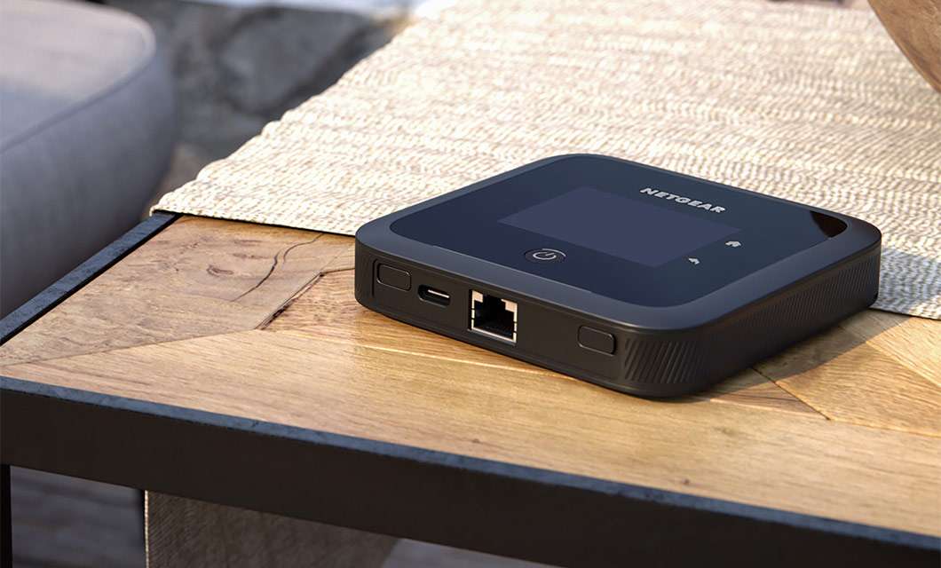 Netgear Nighthawk M5 (MR5200) | Tutte le immagini