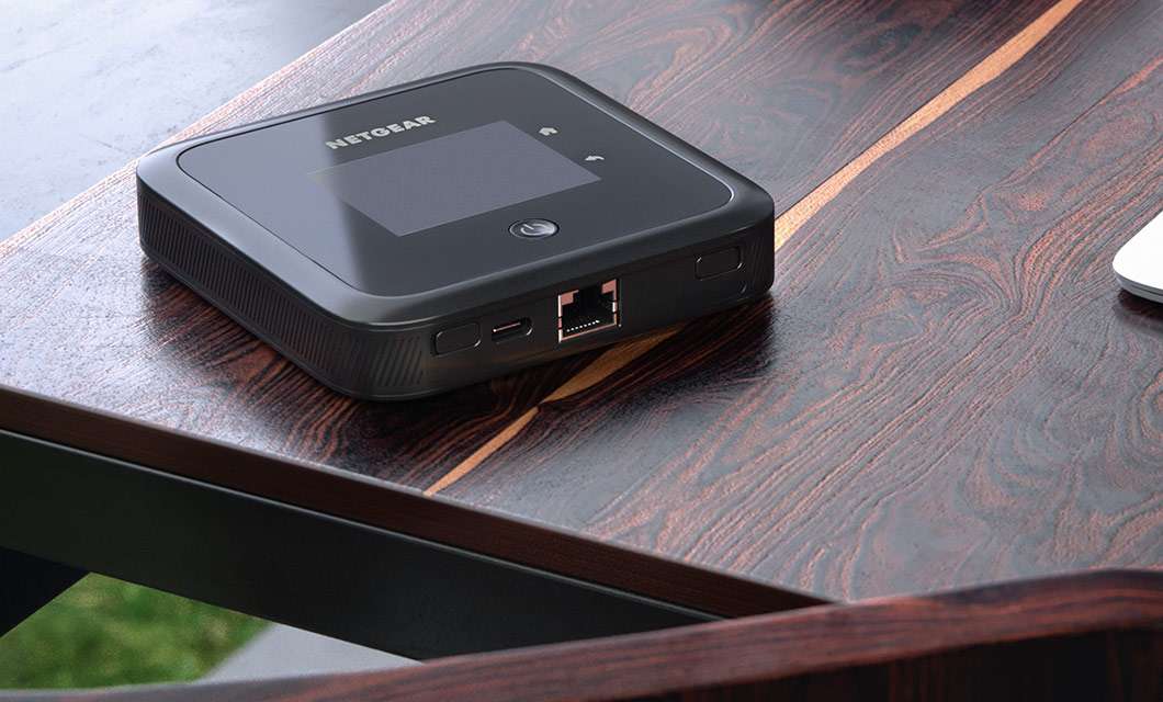 Netgear Nighthawk M5 (MR5200) | Tutte le immagini