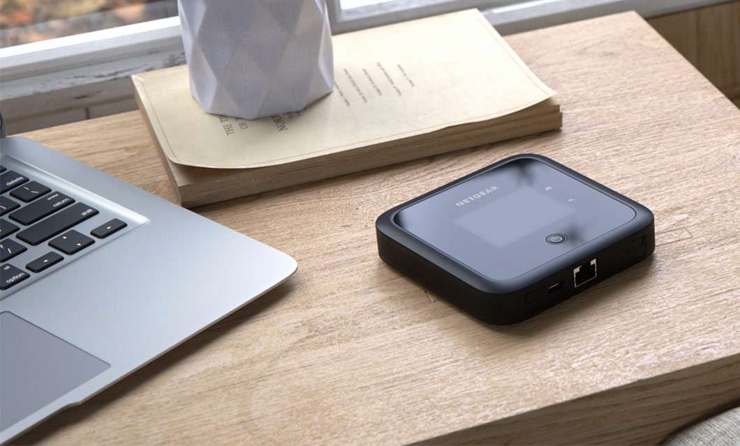 Netgear Nighthawk M5 (MR5200) | Tutte le immagini