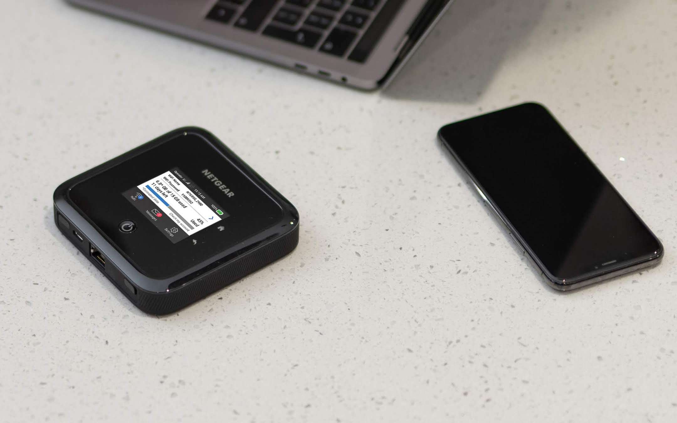 Netgear Nighthawk M5: il mobile router che unisce 5G e WiFi 6