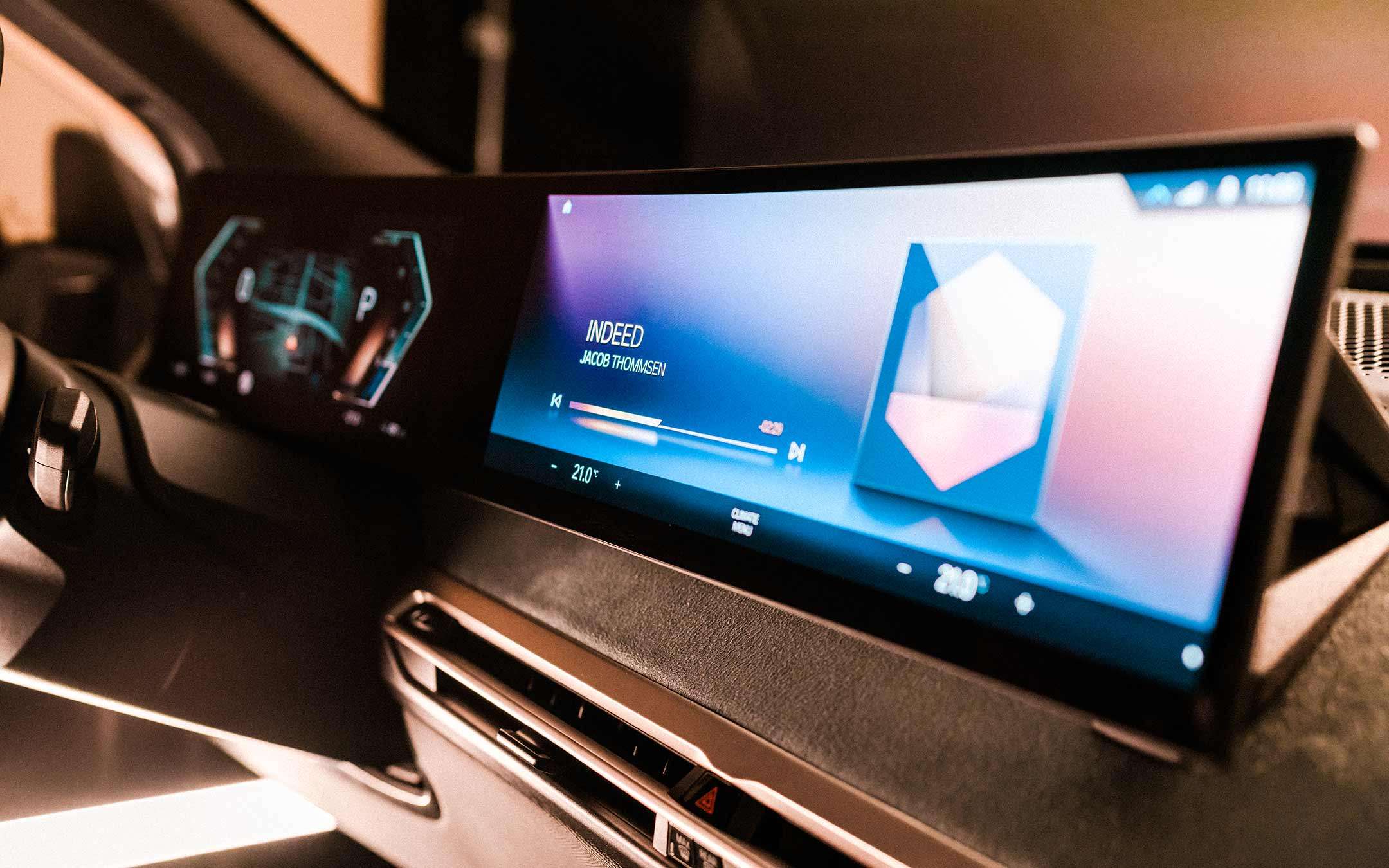 BMW iDrive System: l'infotainment debutterà sull'elettrica iX