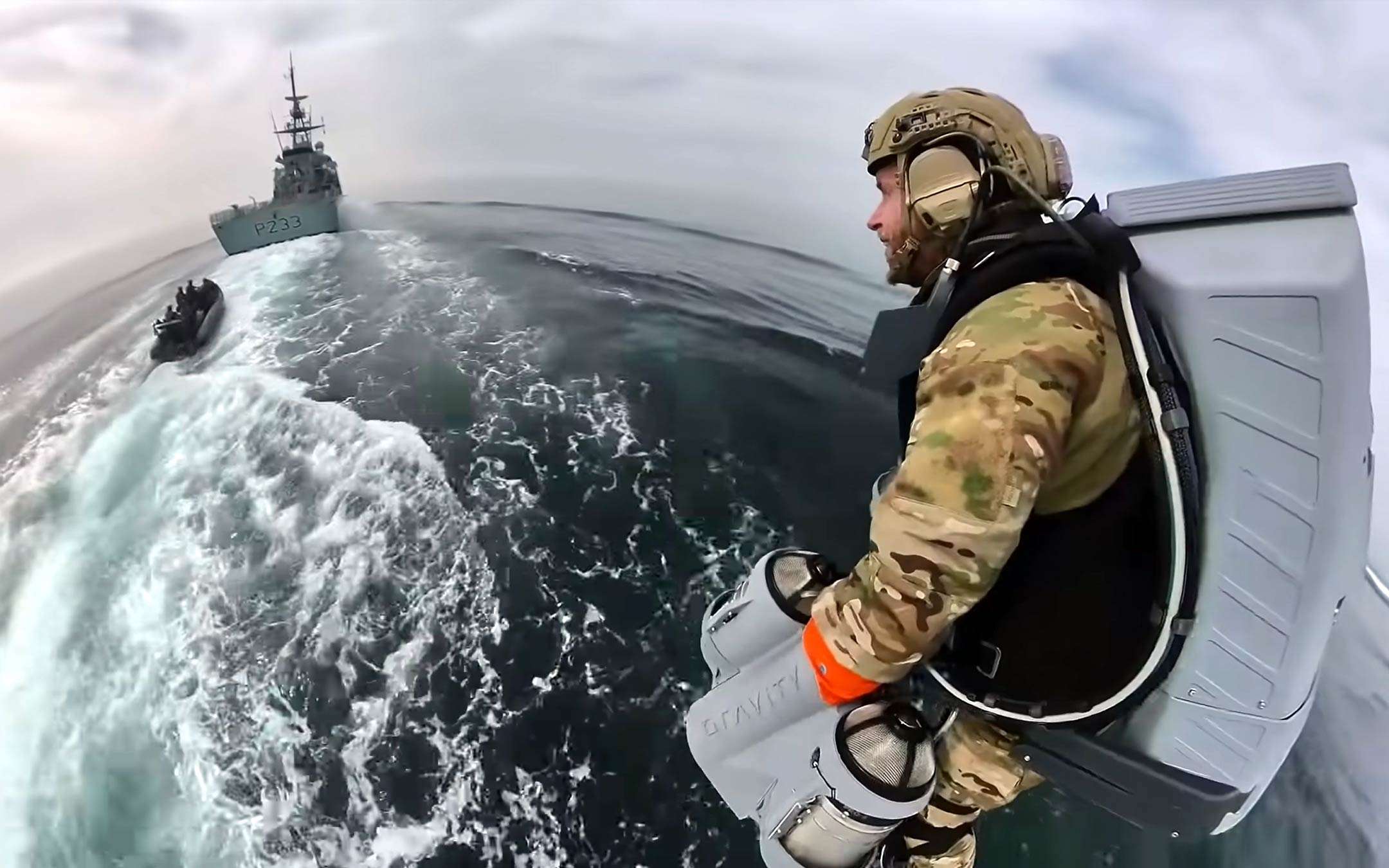 Guarda come vola il jet pack dei Royal Marine britannici: il video
