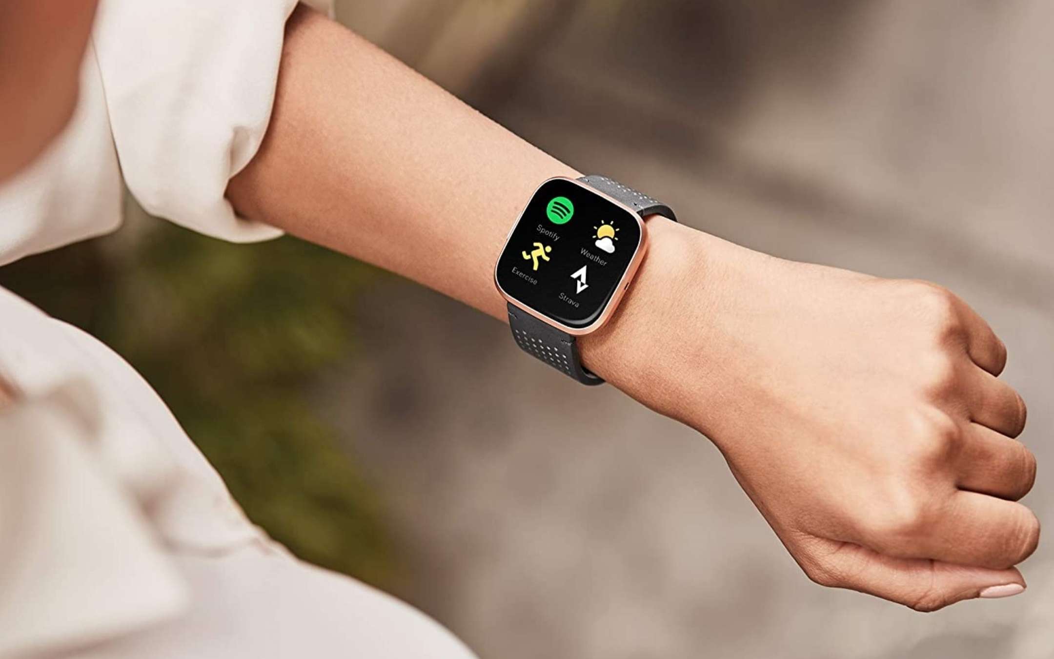 Smartwatch, sportwatch e Alexa nell'edizione esclusiva Amazon: Fitbit ...