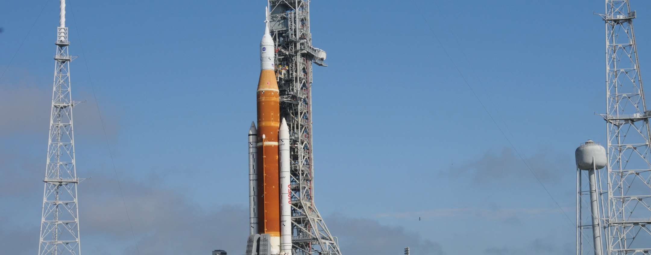 Artemis I: razzo SLS sulla piattaforma di lancio