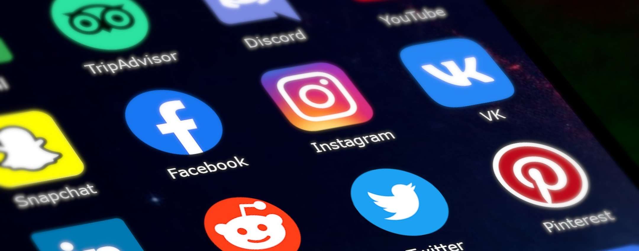 Meta: feed cronologico su Facebook e Instagram