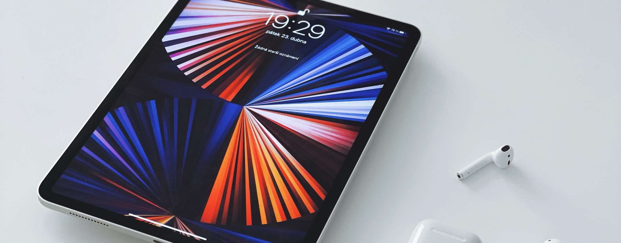 iPad: Apple valuta un display OLED ibrido