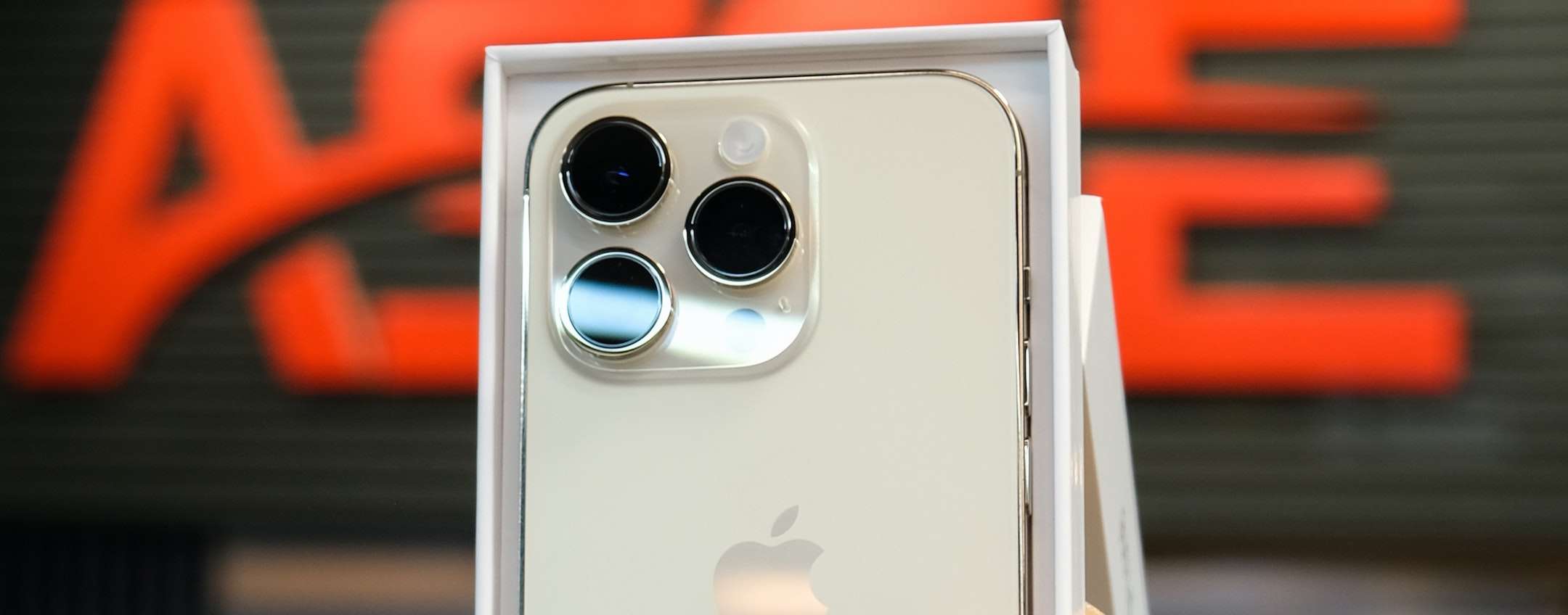 iPhone 14 Pro Max: c'è la versione con display curvo