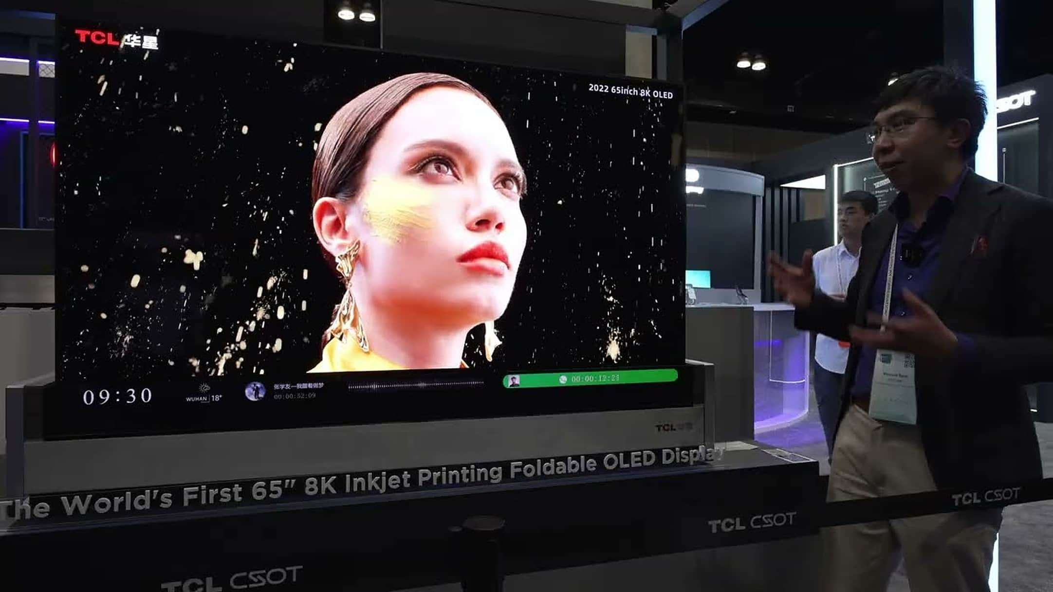 TCL svela TV OLED 8K pieghevole: si trasforma in un tavolo!