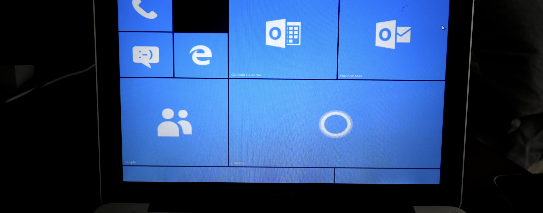 Windows 10 Mobile resuscita su un MacBook Pro